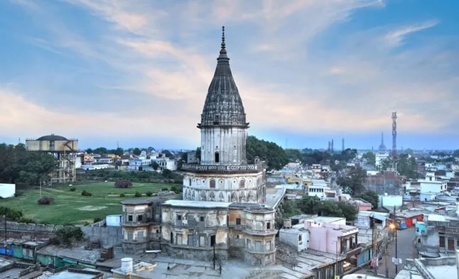 Ayodhya Dham Junction:Connects with modern railway travel.