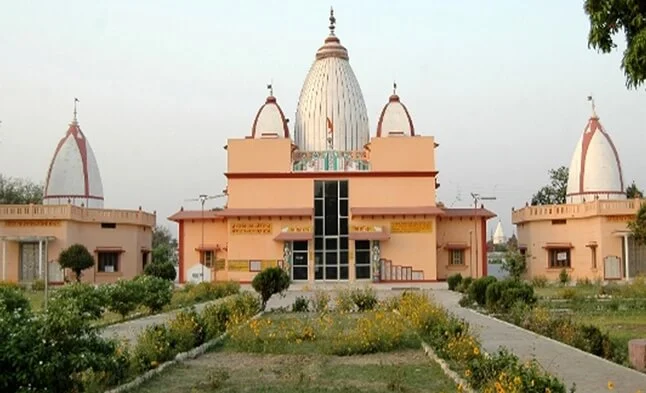 Ayodhya Dham Junction:Connects with modern railway travel.